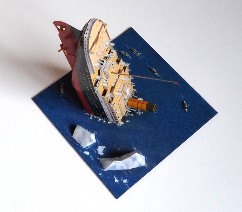 Diorama Sinking Titanic - Papercraft ship – Lobster's Papercrafts